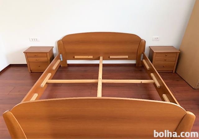 Postelja Alples Harmonija in nočni omarici
