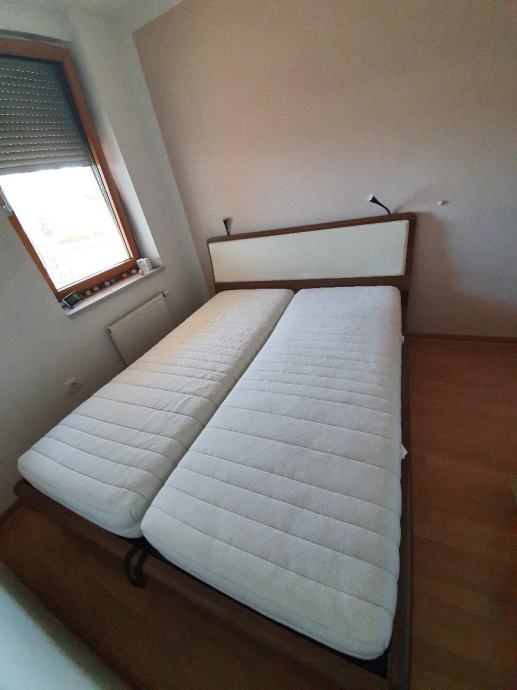 Postelja Alples Samba 160x200, z dvižnim mehanizmom ter vzmetnicami