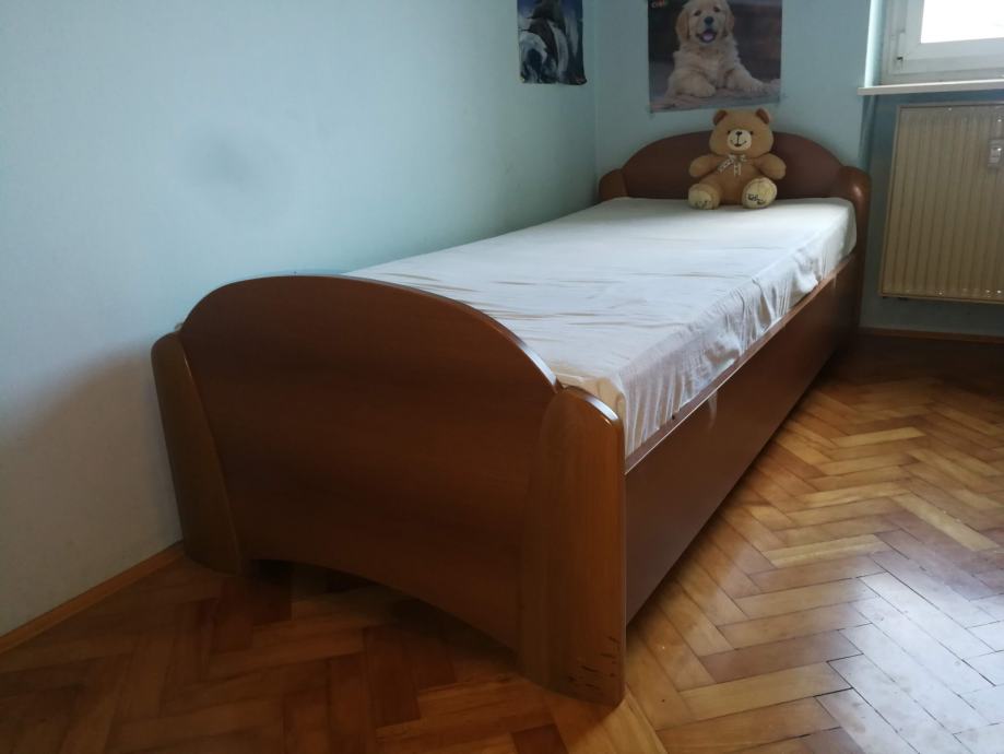 Postelja Alples z vzmetnico 200x90