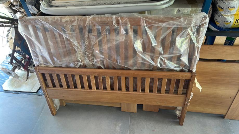 Postelja - Les masiva