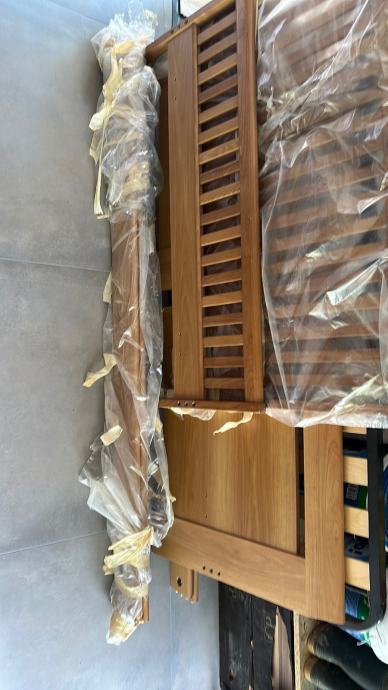 Postelja - Les masiva