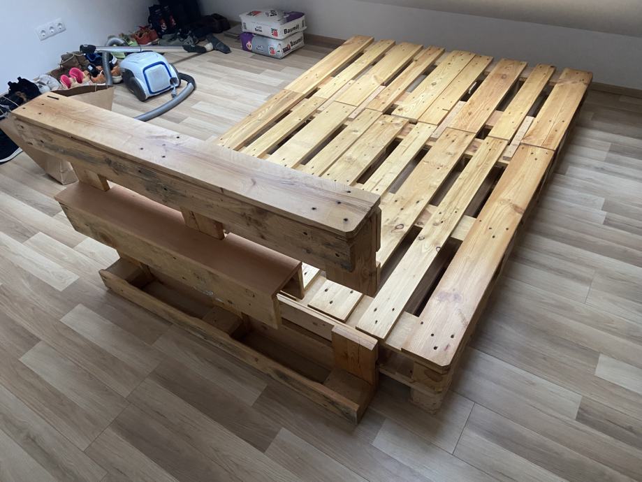 Postelja iz palet