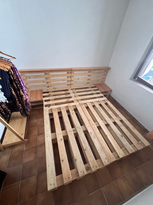 Postelja iz palet