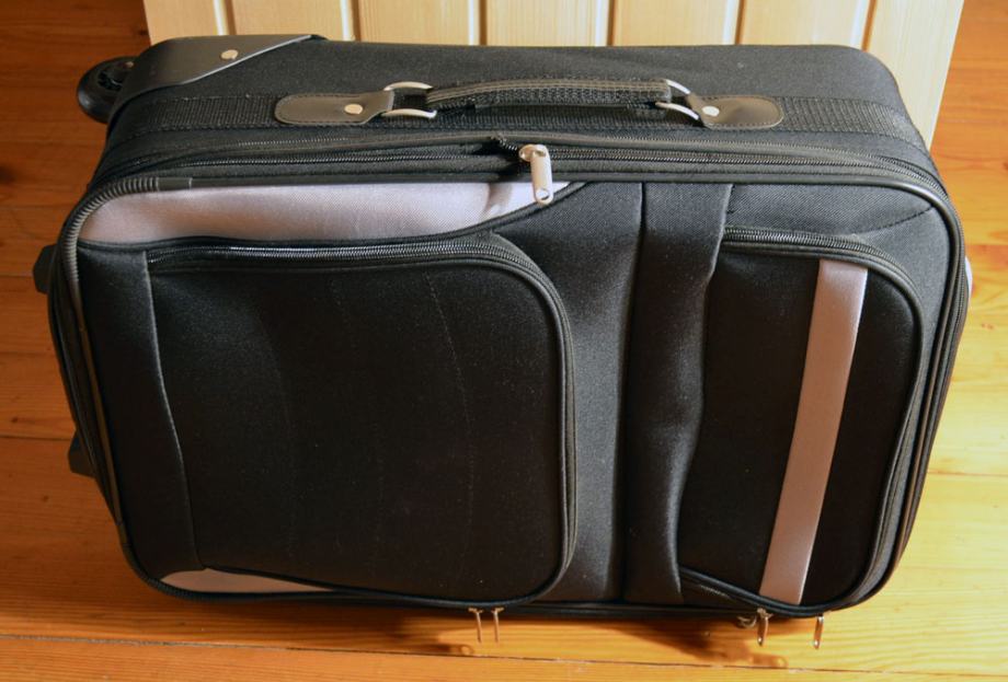 Kovček za krajša potovanja 51 x 34 x 18/22 cm (s koleščki)