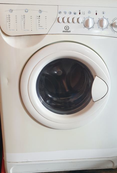 Pralno-sušilni stroj Indesit (WD 105 T EX)