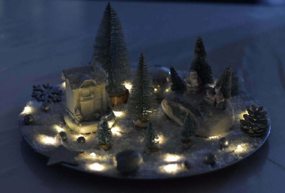 božična zimska vasica namizna 33 cm