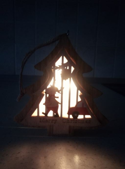 LED božično/novoletna lesena smrečica 13x13cm