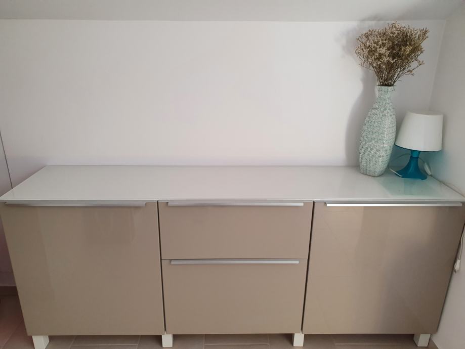 omarica za predsobo ali dnevno sobo IKEA