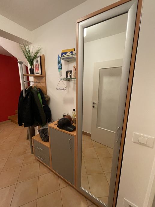 Predsoba / predalnik, omarica, omara z ogledalom ter obešalnik
