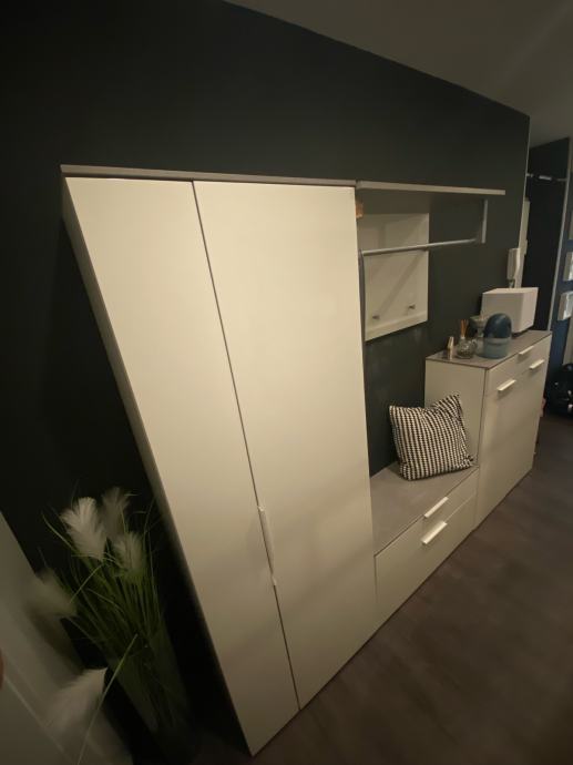 Prodam komplet hodnik, predsoba ( omare )