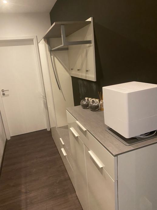 Prodam komplet hodnik, predsoba ( omare )