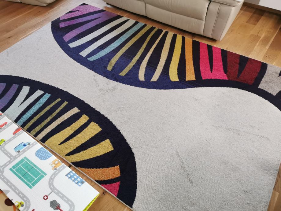 Moderen tepih, preproga 200x300