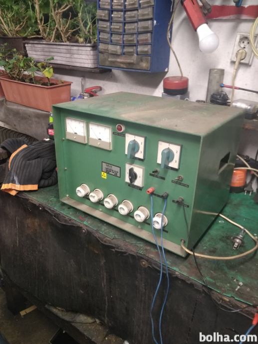 USMERNIK POLNILEC BATERIJ 12V 24V