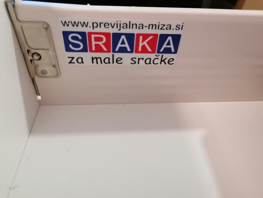 Previjalna miza Sraka