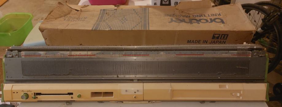 Pletlni stroj Brother KH-820 dvoredni