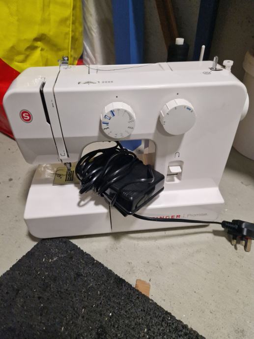 Šivalni stroj Singer