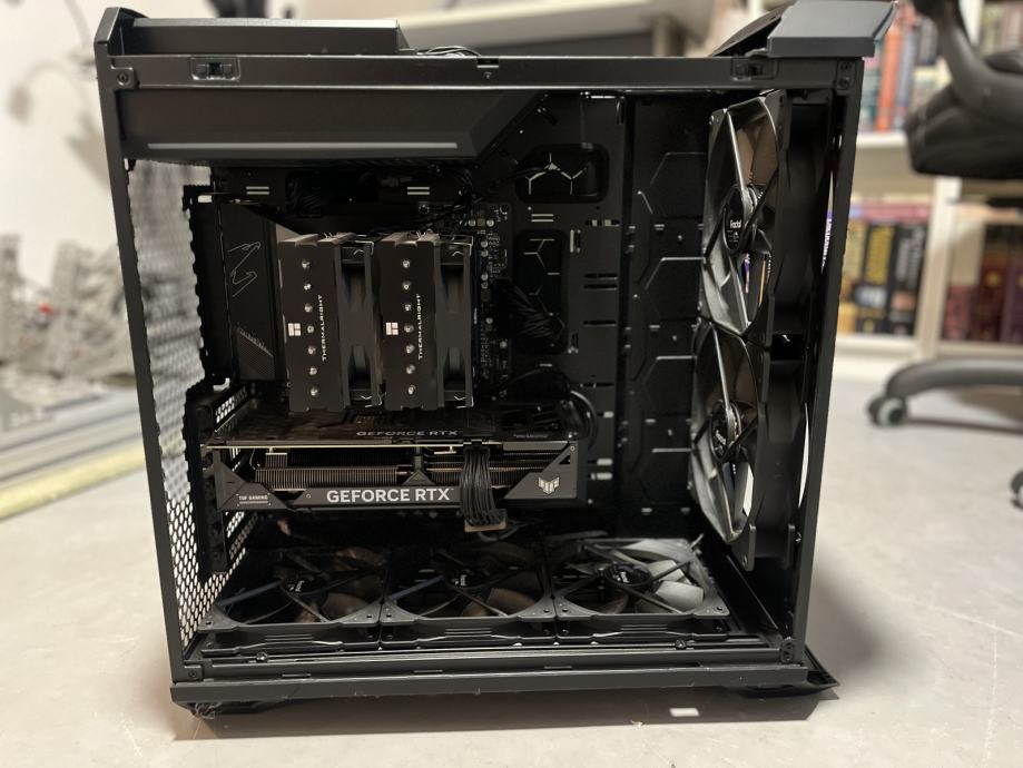 Gamerski računalnik: AMD Ryzen 7 7800X3D+NVIDIA GeForce RTX 4070 SUPER