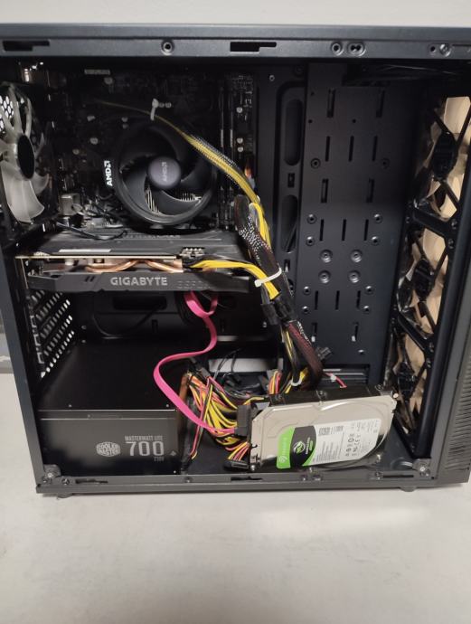 Gaming računalnik+setup