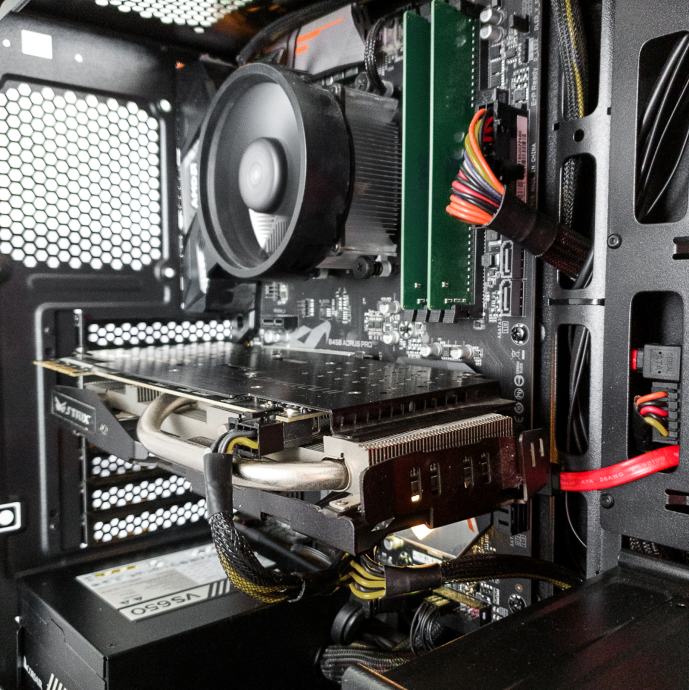 GAMING / WORKSTATION PC / GTX 1060 3 GB / RYZEN 3600X / CORSAIR RED