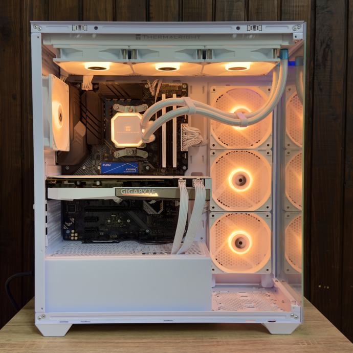 RTX 3070 | Ryzen 5 5500 | 32GB RAM | 1TB SSD | Gaming računalnik