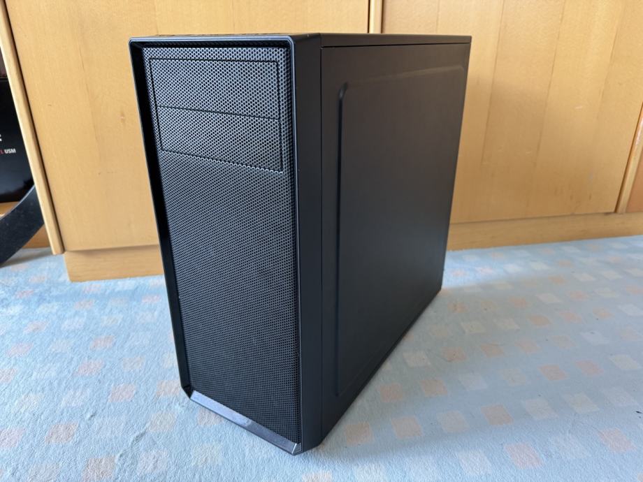 Ryzen 7 3800x (23200 scora), 32GB ram, RTX 3060Ti, 500gb M.2, 2tb HDD