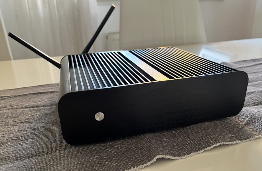 Pasivno hlajen, Intel i5-7600T, 16GB RAM, 1TB NVME SSD, WiFi 6E BT 5.2