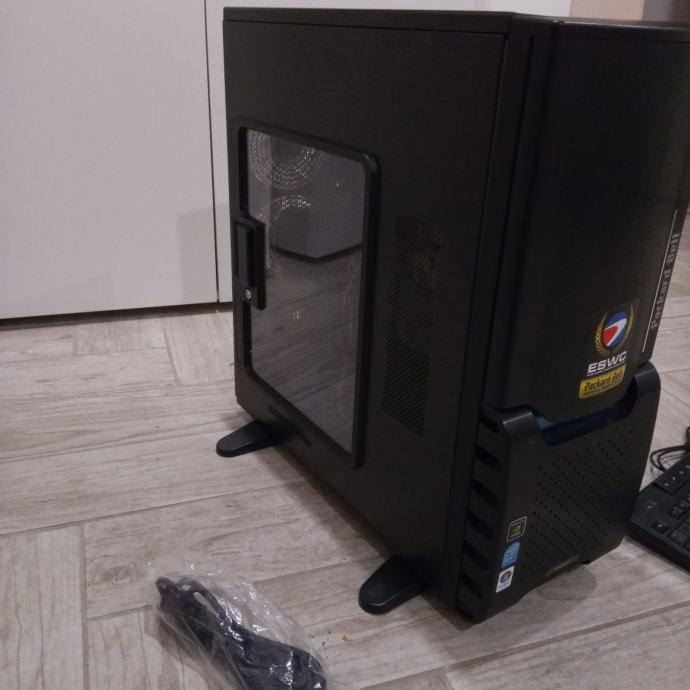 PACKARD BELL računalnik ESWC Gaming - ( INTEL® Core i7 ) + Tipkovnica