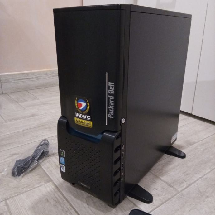 PACKARD BELL računalnik ESWC Gaming - ( INTEL® Core i7 ) + Tipkovnica