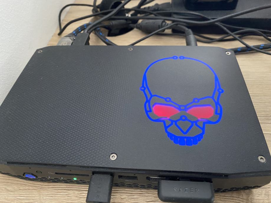 Intel NUC8i7HVK NUC kit