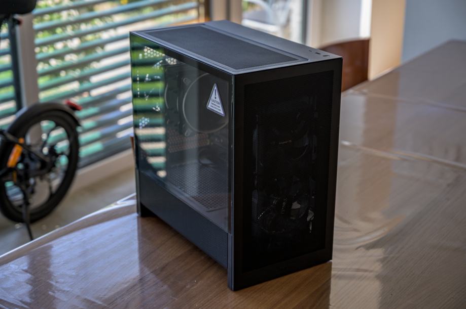 Intel i7 12700 | 32GB RAM | 1TB M.2 SSD | Kaljeno Steklo | Mini Ohišje