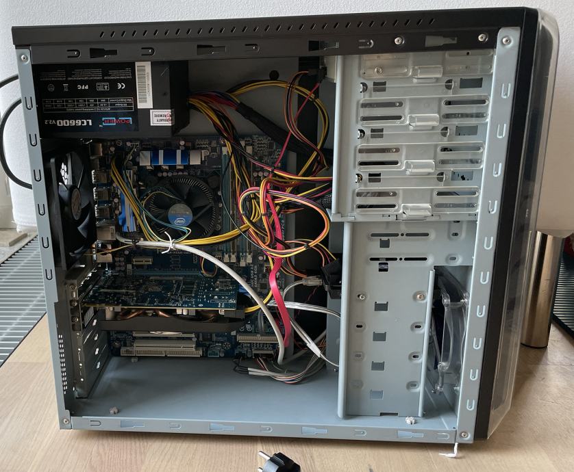 Računalnik Core i7-860 / 16GB RAM / 120GB SSD / Radeon HD 5770 1GB