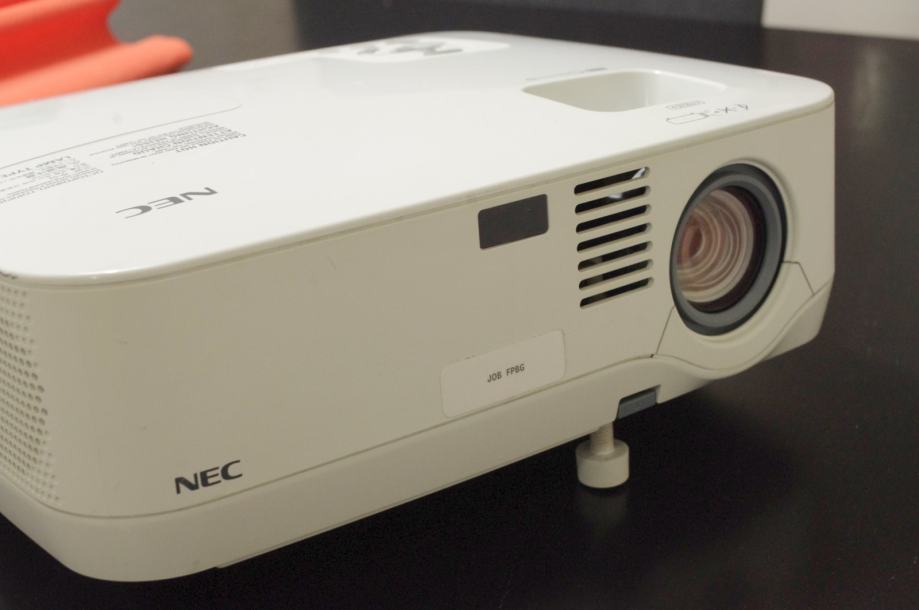 NEC LCD projektor NP400