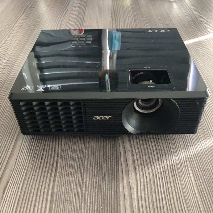Projektor Acer X1111 DLP