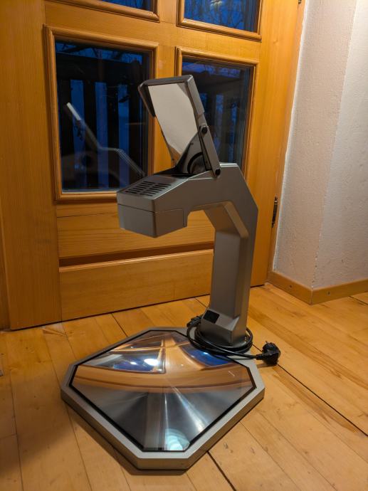 Projektor / zrcalni grafoskop Iskra Vega