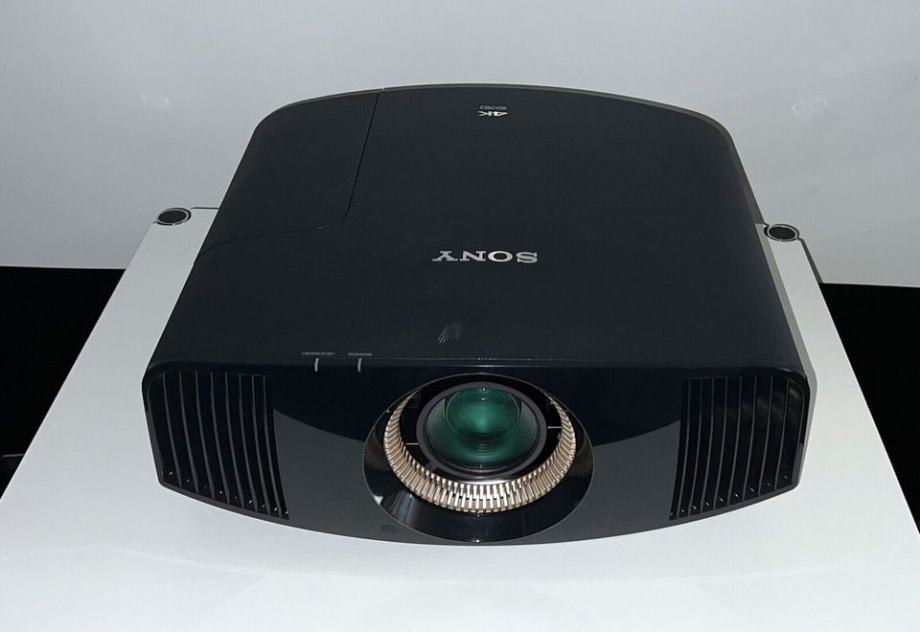 Sony VPL-VW590ES 4K Ultra-HD