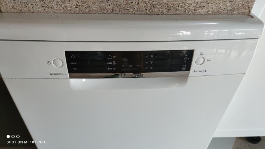 Pomivalni stroj Bosch SilencePlus serie 4