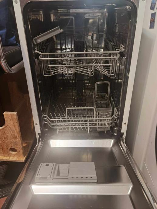 Pomivalni stroj candy