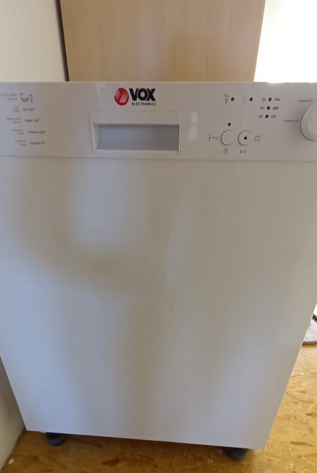 Prodam pomivalni stroj VOX Electronics LC 20