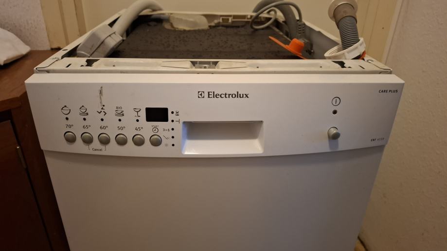 Prostostoječi pomivalni stroj ELECTROLUX ESF 4159, širina 45 cm