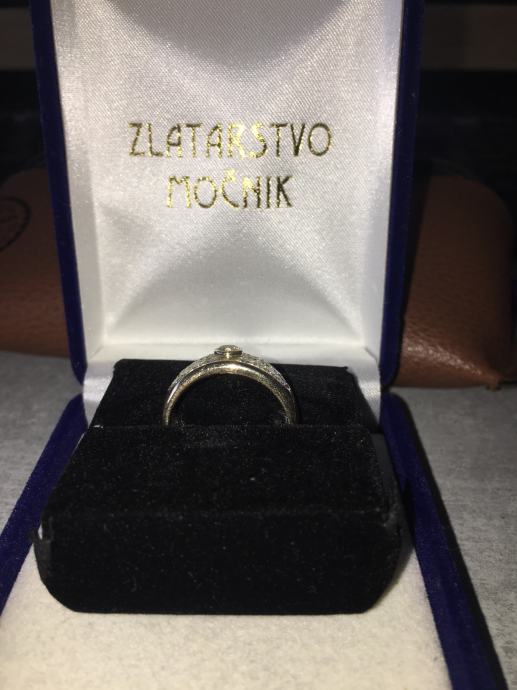 ZLAT PRSTAN Z DIAMANTI