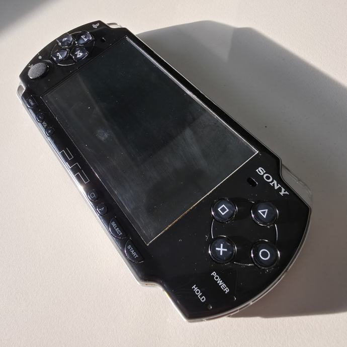 Konzola Sony PSP - PSP2004 z polnilcem