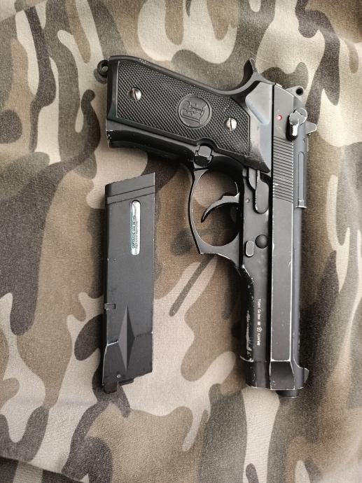Airsoft pištola beretta M9