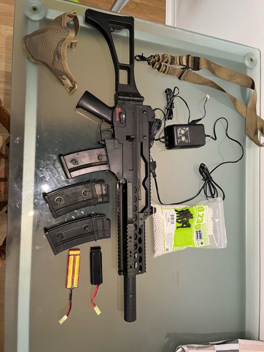 Airsoft puška G36C z dodatno opremo