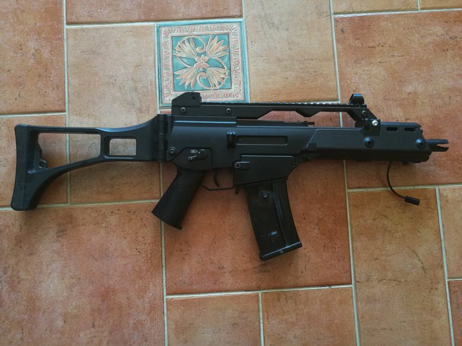 G36 in MP5 z opremo