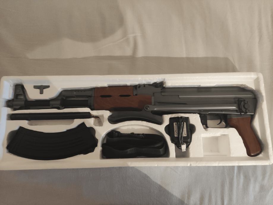 Prodajam Airsoft CYMA AKS 47