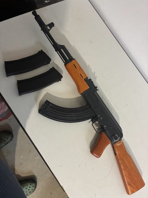 Prodam airsof puške M4 G36 AK-47 AKS-74U in SHOTGUN