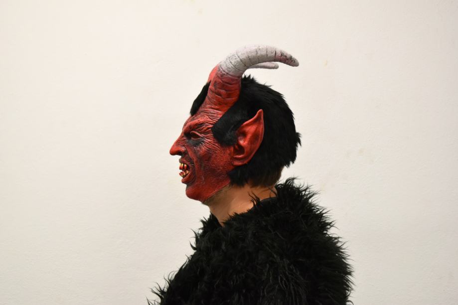 Maska Parkelj Krampus Plameni grožnje