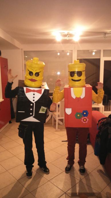 Pustna maska Lego (pustni kostum)
