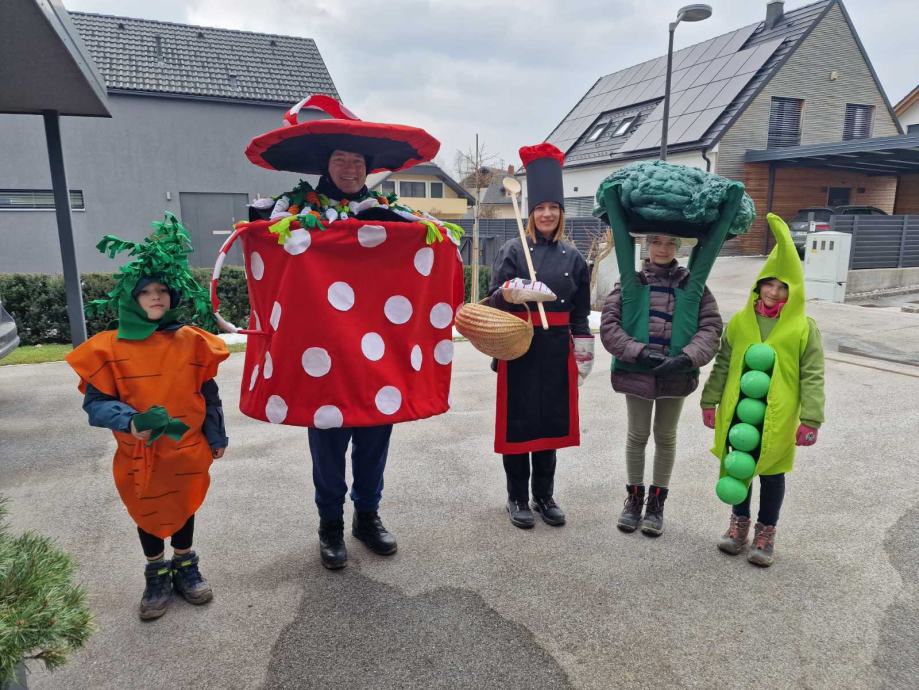 SKUPINSKA PUSTNA MASKA - ZELENJAVA