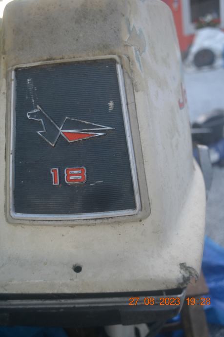 Johnson 18, motor za čoln, Cena: 300 EUR, tel: 070 222 370.